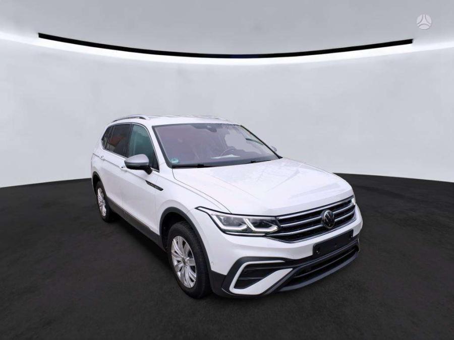 Balts Volkswagen Tiguan 2022 Viļņa, ar dzinēja tilpumu 1.50 L un nobraukumu 51 tūkst. km par 30734 €, foto 3 vietnē AUTOMOTO.COM.LV