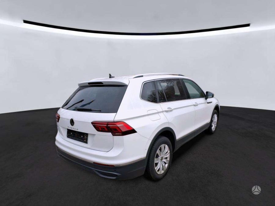 Balts Volkswagen Tiguan 2022 Viļņa, ar dzinēja tilpumu 1.50 L un nobraukumu 51 tūkst. km par 30734 €, foto 4 vietnē AUTOMOTO.COM.LV