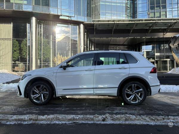Balts Volkswagen Tiguan 2022 Viļņa, ar dzinēja tilpumu 1.40 L un nobraukumu 83 tūkst. km par 29350 €, foto 2 vietnē AUTOMOTO.COM.LV