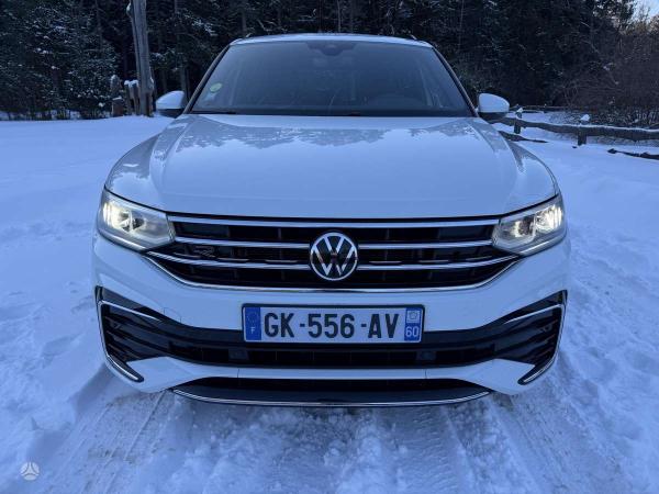 Balts Volkswagen Tiguan 2022 Tauragė, ar dzinēja tilpumu 1.97 L un nobraukumu 141 tūkst. km par 26600 €, foto 3 vietnē AUTOMOTO.COM.LV