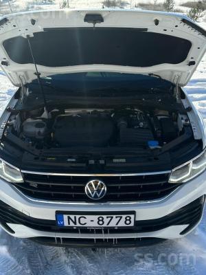 White Volkswagen Tiguan 2022 in Riga, with an engine capacity of 2.00 L and mileage of 96 thousand km for 36500 €, photo  on AUTOMOTO.COM.LV