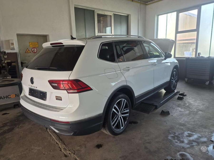 Balts Volkswagen Tiguan 2022 Šauļi, ar dzinēja tilpumu 1.50 L un nobraukumu 161 tūkst. km par 9950 €, foto 1 vietnē AUTOMOTO.COM.LV