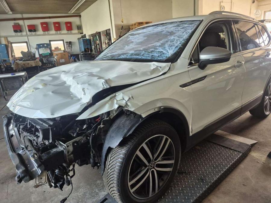 Balts Volkswagen Tiguan 2022 Šauļi, ar dzinēja tilpumu 1.50 L un nobraukumu 161 tūkst. km par 9950 €, foto 2 vietnē AUTOMOTO.COM.LV