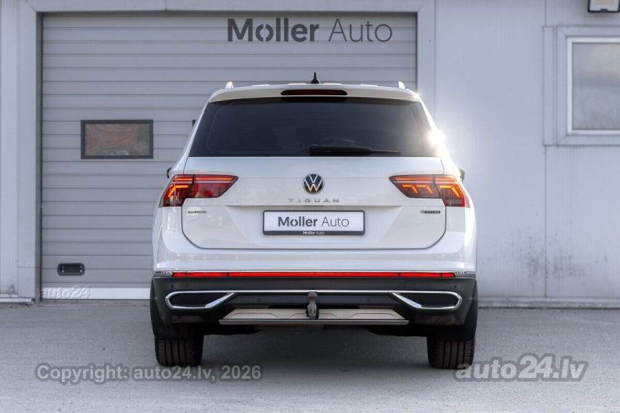 White Volkswagen Tiguan 2022 in Jelgava, with an engine capacity of 2.00 L and mileage of 159 thousand km for 28800 €, photo 4 on AUTOMOTO.COM.LV