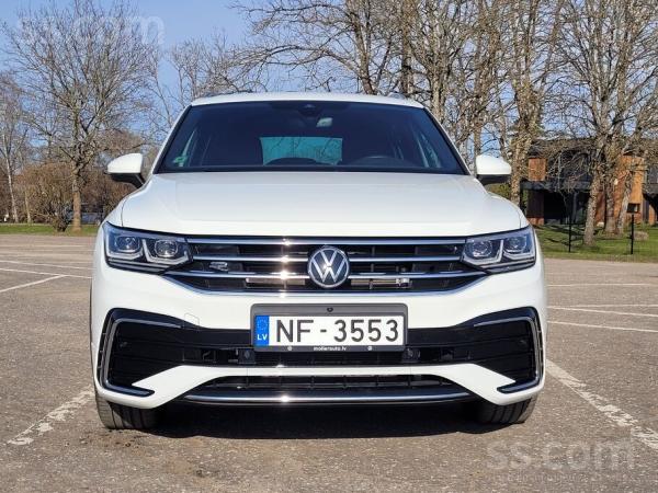 Balts Volkswagen Tiguan 2022 Rīga, ar dzinēja tilpumu 2.00 L un nobraukumu 60 tūkst. km par 29800 €, foto 1 vietnē AUTOMOTO.COM.LV