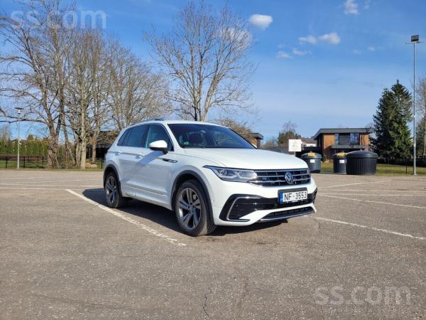 Balts Volkswagen Tiguan 2022 Rīga, ar dzinēja tilpumu 2.00 L un nobraukumu 60 tūkst. km par 29800 €, foto 2 vietnē AUTOMOTO.COM.LV