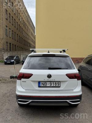 White Volkswagen Tiguan 2022 in Riga, with an engine capacity of 2.00 L and mileage of 63 thousand km for 29700 €, photo  on AUTOMOTO.COM.LV