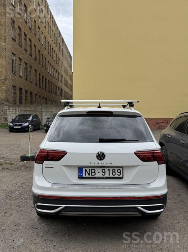 Balts Volkswagen Tiguan 2022 Rīga, ar dzinēja tilpumu 2.00 L un nobraukumu 64 tūkst. km par 28500 €, foto 2 vietnē AUTOMOTO.COM.LV