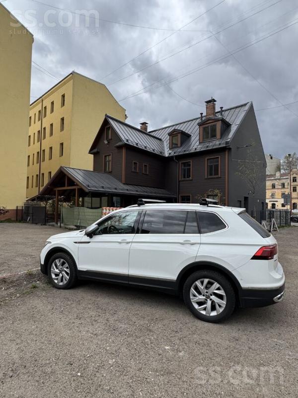 Balts Volkswagen Tiguan 2022 Rīga, ar dzinēja tilpumu 2.00 L un nobraukumu 64 tūkst. km par 28500 €, foto 4 vietnē AUTOMOTO.COM.LV