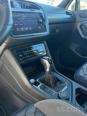 Balts Volkswagen Tiguan 2022 Rīga, ar dzinēja tilpumu 2.00 L un nobraukumu 98 tūkst. km par 31500 €, foto 9 vietnē AUTOMOTO.COM.LV