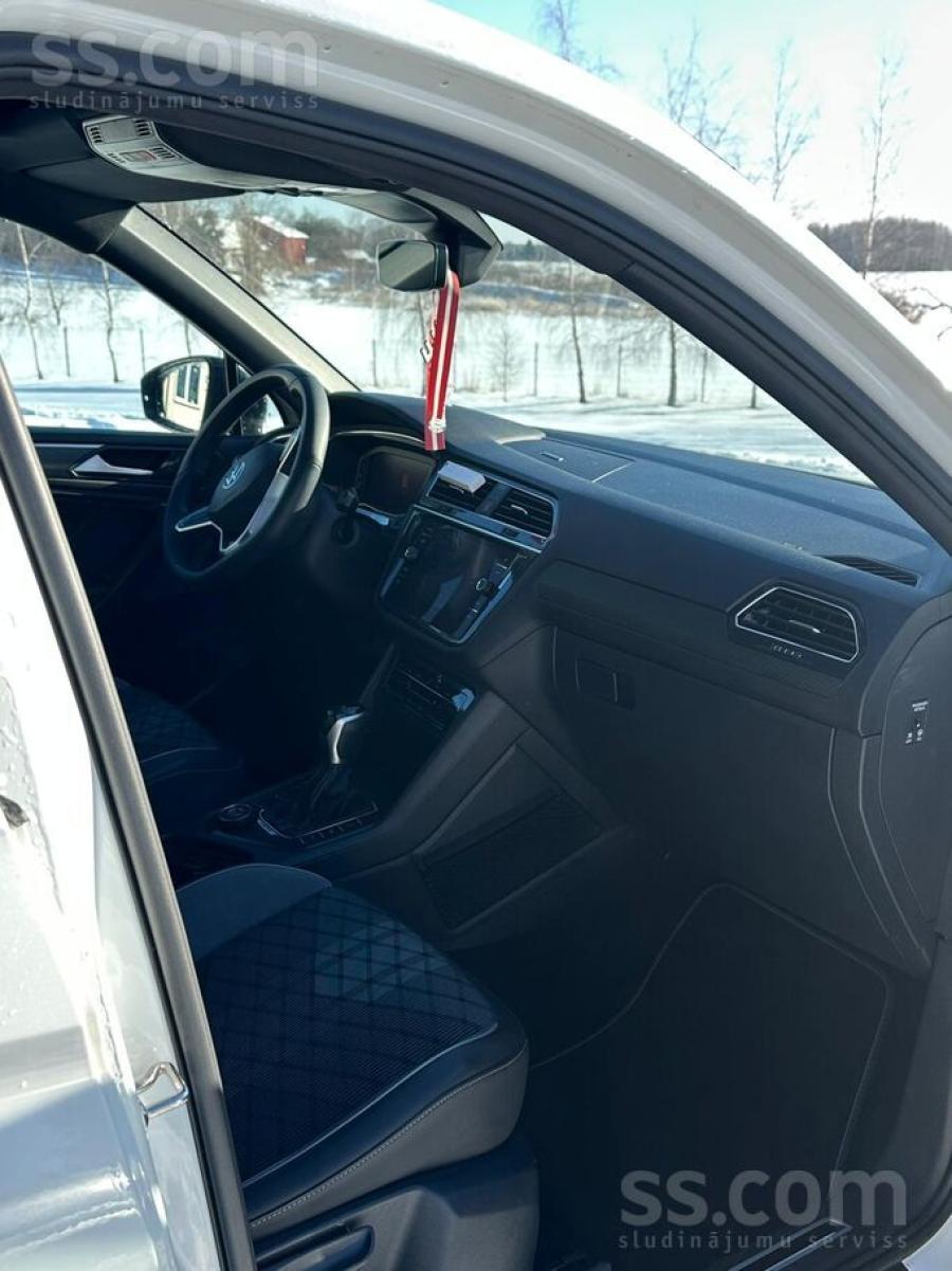 Balts Volkswagen Tiguan 2022 Rīga, ar dzinēja tilpumu 2.00 L un nobraukumu 98 tūkst. km par 31500 €, foto 11 vietnē AUTOMOTO.COM.LV