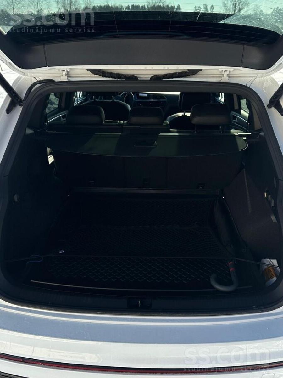 Balts Volkswagen Tiguan 2022 Rīga, ar dzinēja tilpumu 2.00 L un nobraukumu 98 tūkst. km par 31500 €, foto 12 vietnē AUTOMOTO.COM.LV