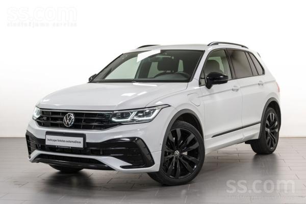 White Volkswagen Tiguan 2022 in Riga, with an engine capacity of 1.40 L and mileage of 85 thousand km for 29500 €, photo 1 on AUTOMOTO.COM.LV