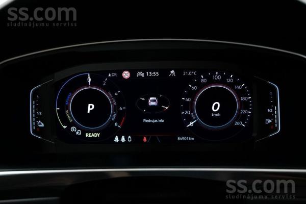 White Volkswagen Tiguan 2022 in Riga, with an engine capacity of 1.40 L and mileage of 85 thousand km for 29500 €, photo 5 on AUTOMOTO.COM.LV