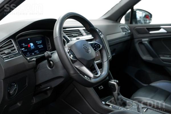 White Volkswagen Tiguan 2022 in Riga, with an engine capacity of 1.40 L and mileage of 85 thousand km for 29500 €, photo 10 on AUTOMOTO.COM.LV