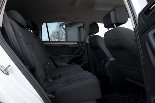 White Volkswagen Tiguan 2022 in Jelgava, with an engine capacity of 2.00 L and mileage of 159 thousand km for 25500 €, photo 10 on AUTOMOTO.COM.LV