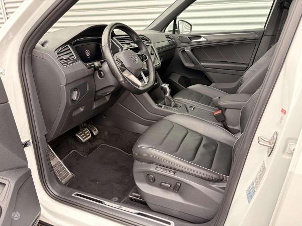 White Volkswagen Tiguan 2022 in Vilnius, with an engine capacity of 1.40 L and mileage of 145 thousand km for 25750 €, photo 8 on AUTOMOTO.COM.LV