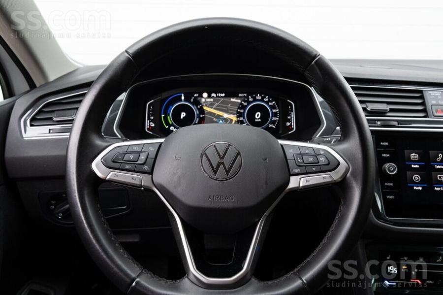 Balts Volkswagen Tiguan 2022 Rīga, ar dzinēja tilpumu 1.40 L un nobraukumu 81 tūkst. km par 24950 €, foto 24 vietnē AUTOMOTO.COM.LV