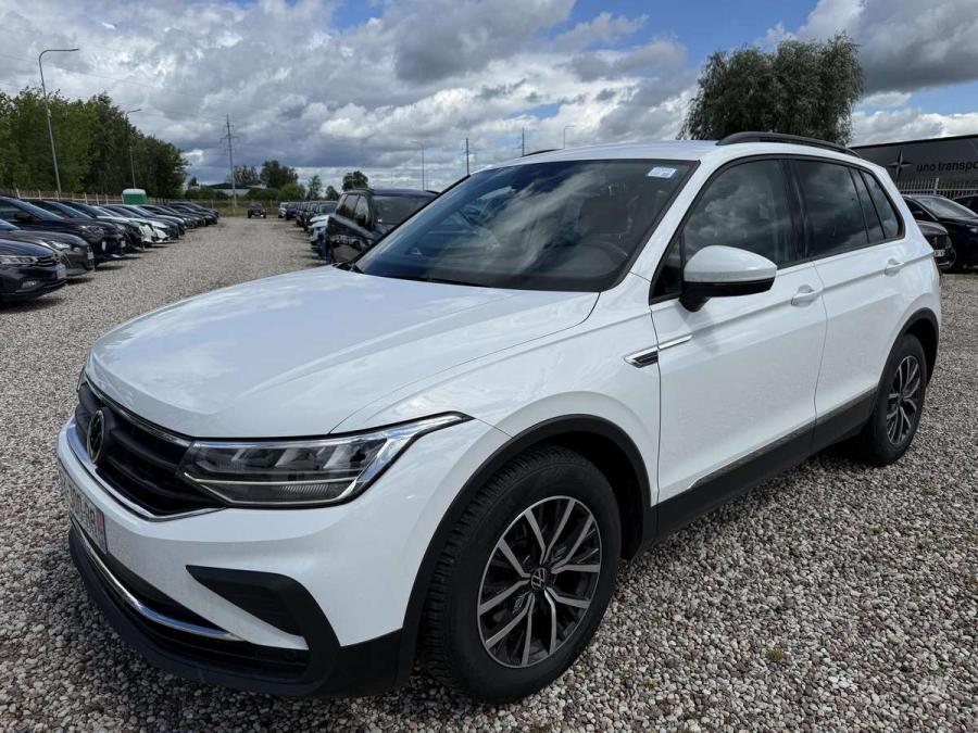 White Volkswagen Tiguan 2022 in Marijampole, with an engine capacity of 1.50 L and mileage of 164 thousand km for 19596 €, photo 1 on AUTOMOTO.COM.LV