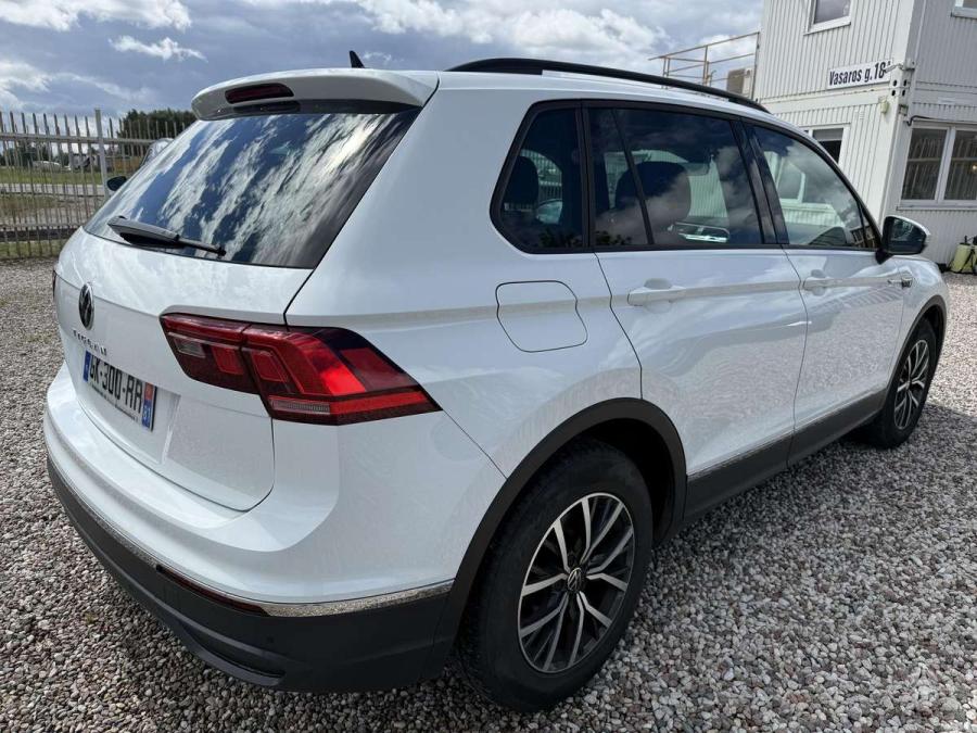 White Volkswagen Tiguan 2022 in Marijampole, with an engine capacity of 1.50 L and mileage of 164 thousand km for 19596 €, photo 6 on AUTOMOTO.COM.LV