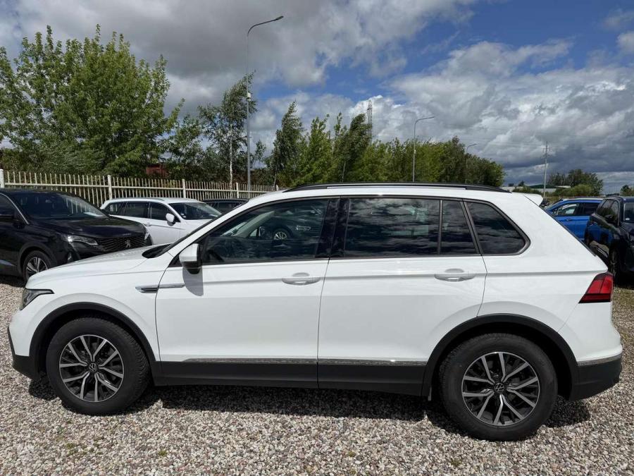 White Volkswagen Tiguan 2022 in Marijampole, with an engine capacity of 1.50 L and mileage of 164 thousand km for 19596 €, photo 9 on AUTOMOTO.COM.LV
