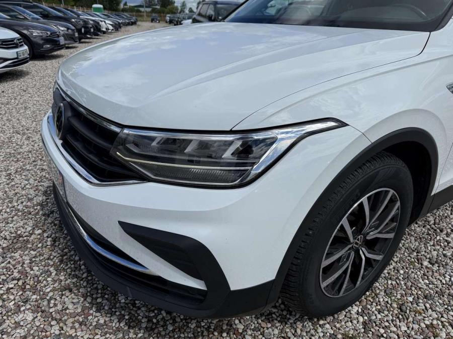 White Volkswagen Tiguan 2022 in Marijampole, with an engine capacity of 1.50 L and mileage of 164 thousand km for 19596 €, photo 10 on AUTOMOTO.COM.LV