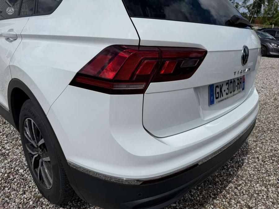 White Volkswagen Tiguan 2022 in Marijampole, with an engine capacity of 1.50 L and mileage of 164 thousand km for 19596 €, photo 11 on AUTOMOTO.COM.LV