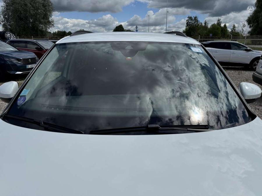 White Volkswagen Tiguan 2022 in Marijampole, with an engine capacity of 1.50 L and mileage of 164 thousand km for 19596 €, photo 12 on AUTOMOTO.COM.LV