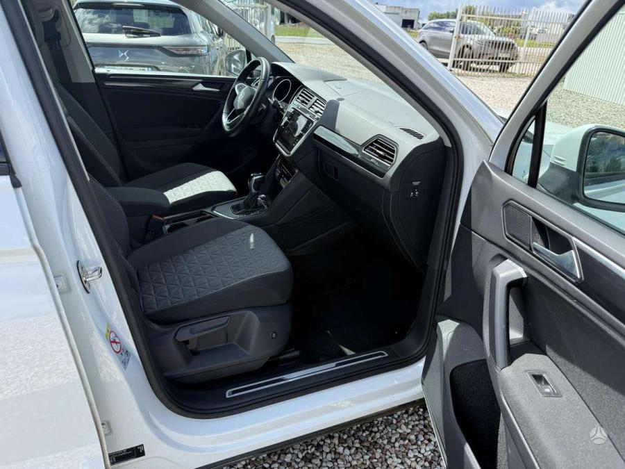 White Volkswagen Tiguan 2022 in Marijampole, with an engine capacity of 1.50 L and mileage of 164 thousand km for 19596 €, photo 17 on AUTOMOTO.COM.LV