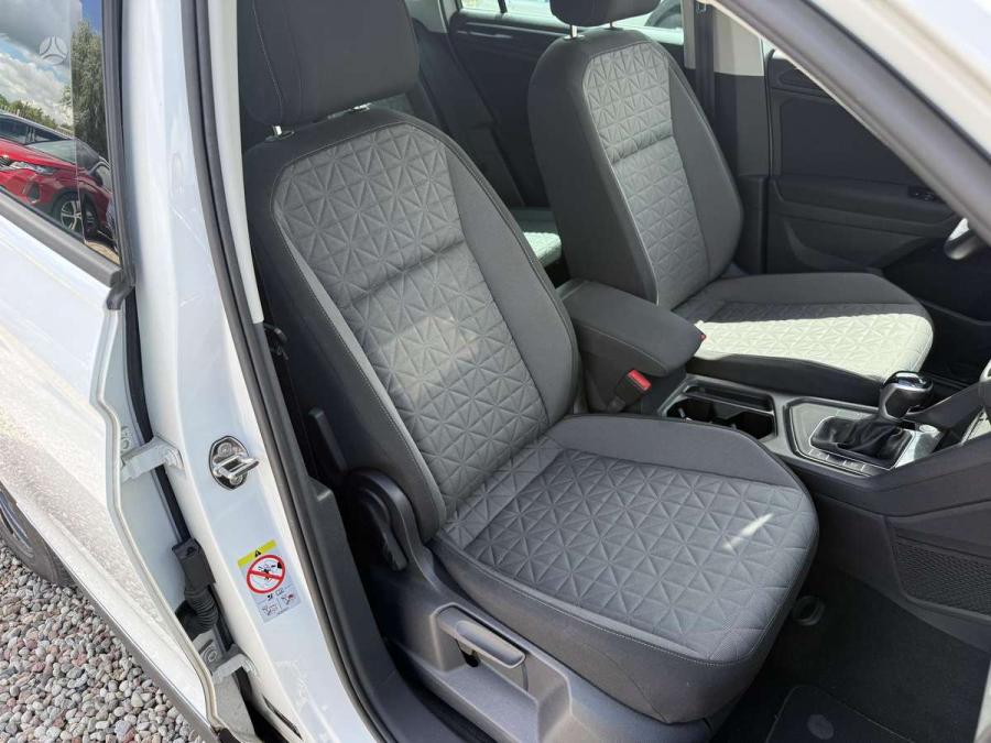 White Volkswagen Tiguan 2022 in Marijampole, with an engine capacity of 1.50 L and mileage of 164 thousand km for 19596 €, photo 18 on AUTOMOTO.COM.LV
