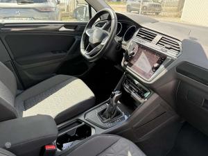 White Volkswagen Tiguan 2022 in Marijampole, with an engine capacity of 1.50 L and mileage of 164 thousand km for 19596 €, photo 20 on AUTOMOTO.COM.LV