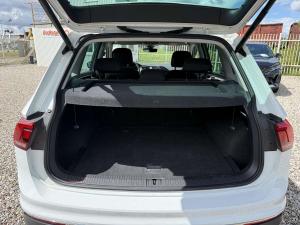 White Volkswagen Tiguan 2022 in Marijampole, with an engine capacity of 1.50 L and mileage of 164 thousand km for 19596 €, photo 24 on AUTOMOTO.COM.LV