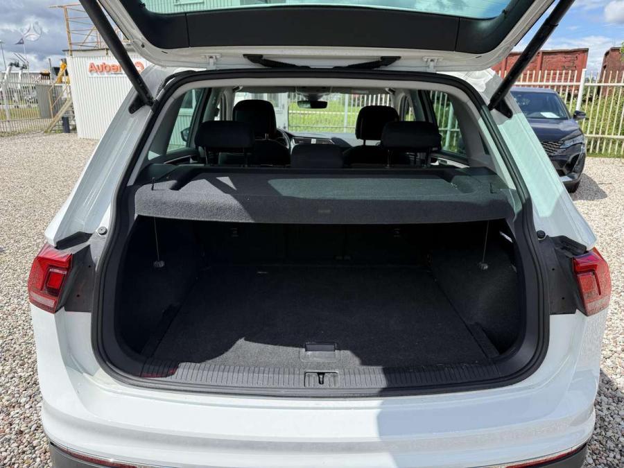 White Volkswagen Tiguan 2022 in Marijampole, with an engine capacity of 1.50 L and mileage of 164 thousand km for 19596 €, photo 24 on AUTOMOTO.COM.LV