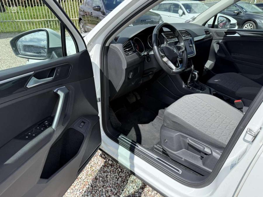 White Volkswagen Tiguan 2022 in Marijampole, with an engine capacity of 1.50 L and mileage of 164 thousand km for 19596 €, photo 31 on AUTOMOTO.COM.LV