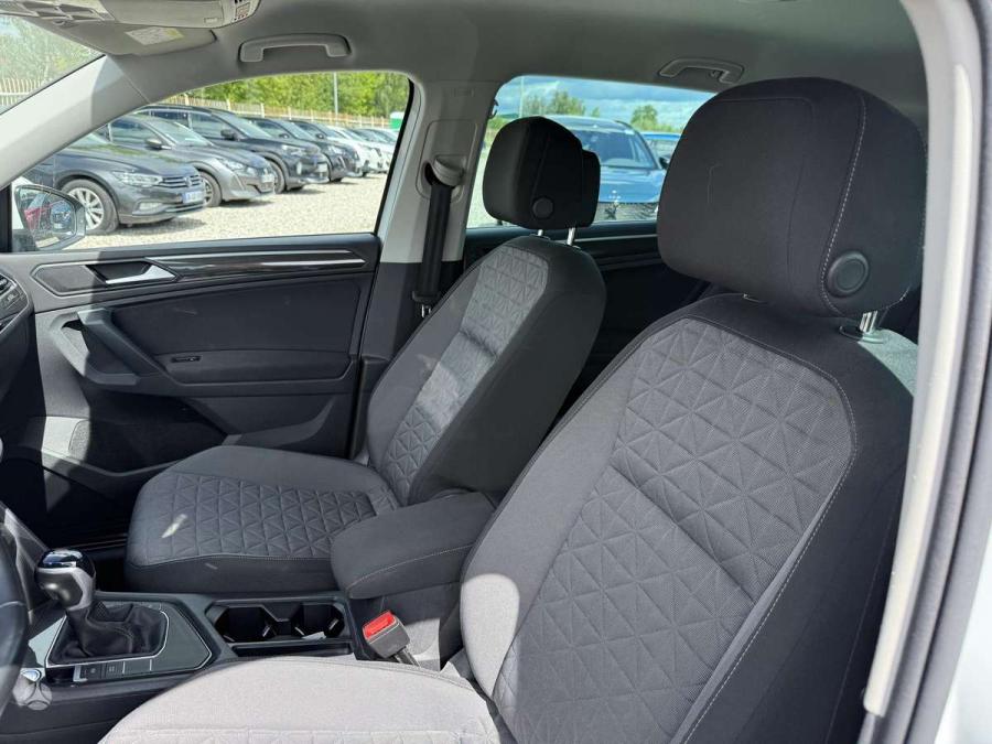White Volkswagen Tiguan 2022 in Marijampole, with an engine capacity of 1.50 L and mileage of 164 thousand km for 19596 €, photo 33 on AUTOMOTO.COM.LV