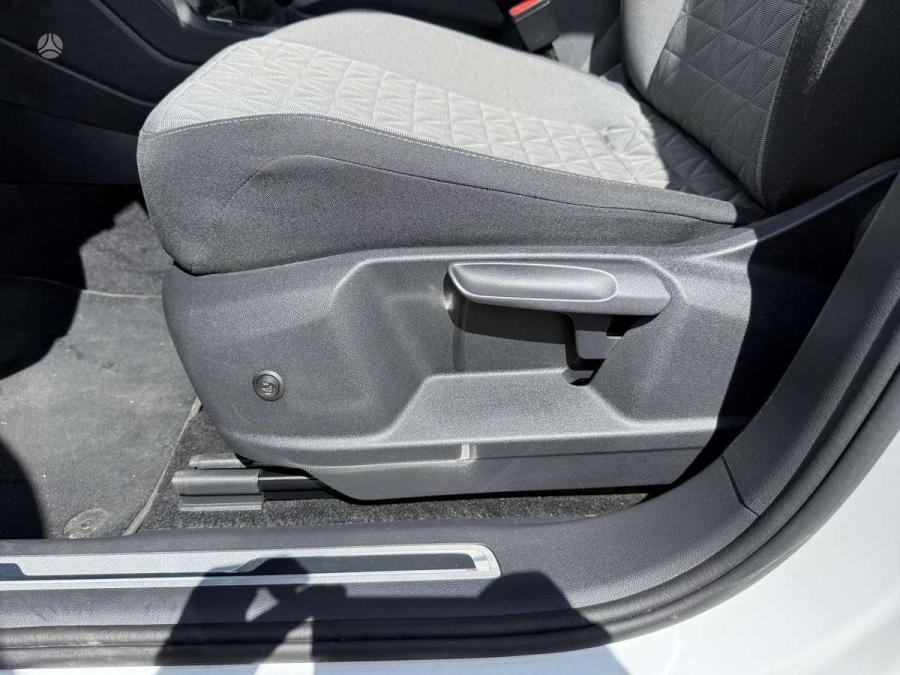 White Volkswagen Tiguan 2022 in Marijampole, with an engine capacity of 1.50 L and mileage of 164 thousand km for 19596 €, photo 34 on AUTOMOTO.COM.LV