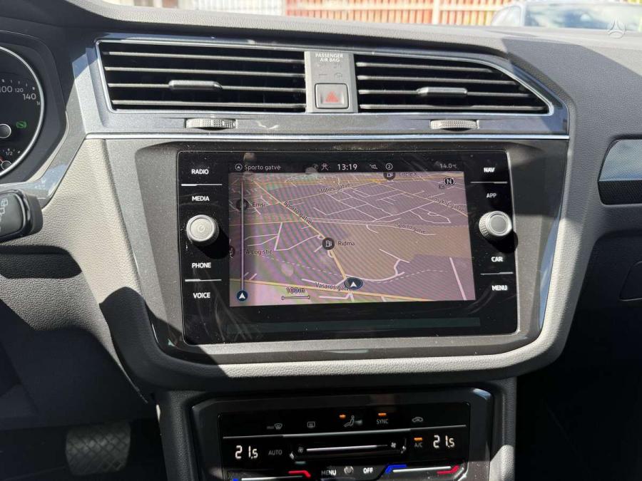 White Volkswagen Tiguan 2022 in Marijampole, with an engine capacity of 1.50 L and mileage of 164 thousand km for 19596 €, photo 43 on AUTOMOTO.COM.LV