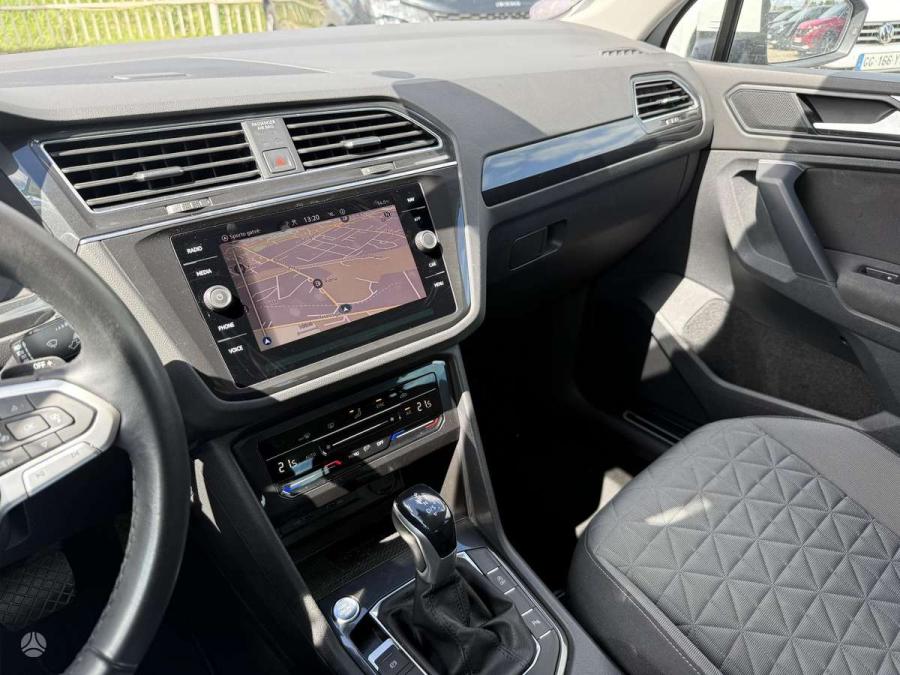 White Volkswagen Tiguan 2022 in Marijampole, with an engine capacity of 1.50 L and mileage of 164 thousand km for 19596 €, photo 50 on AUTOMOTO.COM.LV