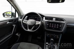 Balts Volkswagen Tiguan 2022 Rīga, ar dzinēja tilpumu 2.00 L un nobraukumu 74 tūkst. km par 29950 €, foto 10 vietnē AUTOMOTO.COM.LV
