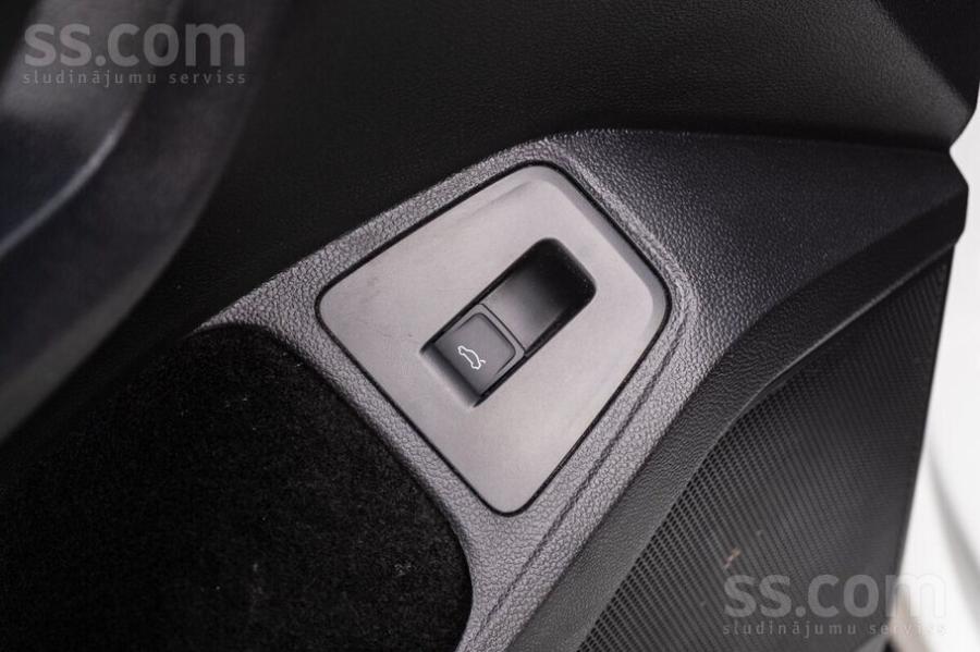 Balts Volkswagen Tiguan 2022 Rīga, ar dzinēja tilpumu 2.00 L un nobraukumu 74 tūkst. km par 29950 €, foto 19 vietnē AUTOMOTO.COM.LV