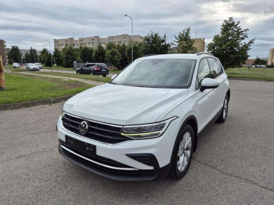 White Volkswagen Tiguan 2022 in Panevezys, with an engine capacity of 1.50 L and mileage of 336 thousand km for 14600 €, photo 1 on AUTOMOTO.COM.LV