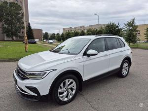 White Volkswagen Tiguan 2022 in Panevezys, with an engine capacity of 1.50 L and mileage of 336 thousand km for 14600 €, photo 3 on AUTOMOTO.COM.LV