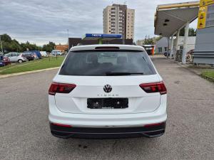 White Volkswagen Tiguan 2022 in Panevezys, with an engine capacity of 1.50 L and mileage of 336 thousand km for 14600 €, photo 5 on AUTOMOTO.COM.LV