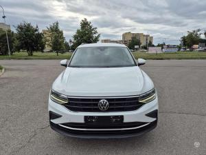 White Volkswagen Tiguan 2022 in Panevezys, with an engine capacity of 1.50 L and mileage of 336 thousand km for 14600 €, photo 8 on AUTOMOTO.COM.LV