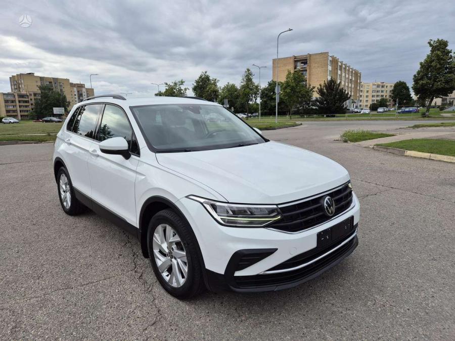 White Volkswagen Tiguan 2022 in Panevezys, with an engine capacity of 1.50 L and mileage of 336 thousand km for 14600 €, photo 9 on AUTOMOTO.COM.LV