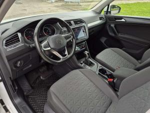 White Volkswagen Tiguan 2022 in Panevezys, with an engine capacity of 1.50 L and mileage of 336 thousand km for 14600 €, photo 11 on AUTOMOTO.COM.LV