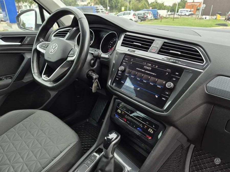 White Volkswagen Tiguan 2022 in Panevezys, with an engine capacity of 1.50 L and mileage of 336 thousand km for 14600 €, photo 14 on AUTOMOTO.COM.LV