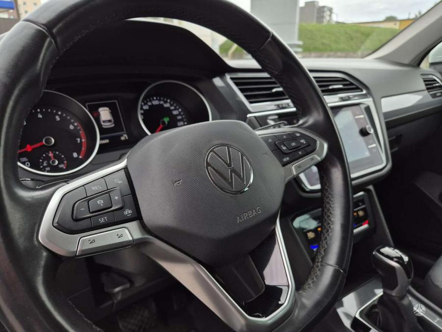 White Volkswagen Tiguan 2022 in Panevezys, with an engine capacity of 1.50 L and mileage of 336 thousand km for 14600 €, photo 15 on AUTOMOTO.COM.LV