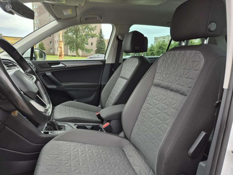 White Volkswagen Tiguan 2022 in Panevezys, with an engine capacity of 1.50 L and mileage of 336 thousand km for 14600 €, photo 22 on AUTOMOTO.COM.LV
