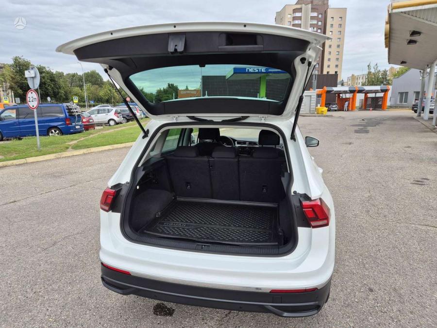 White Volkswagen Tiguan 2022 in Panevezys, with an engine capacity of 1.50 L and mileage of 336 thousand km for 14600 €, photo 25 on AUTOMOTO.COM.LV